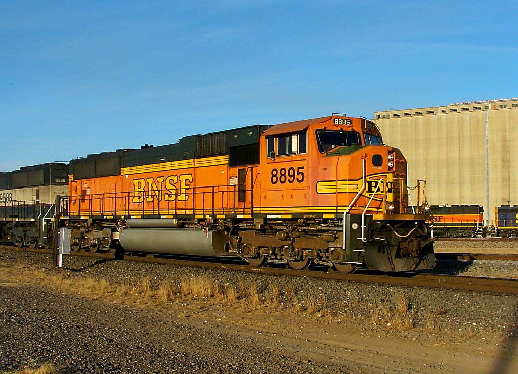 BNSF 8895